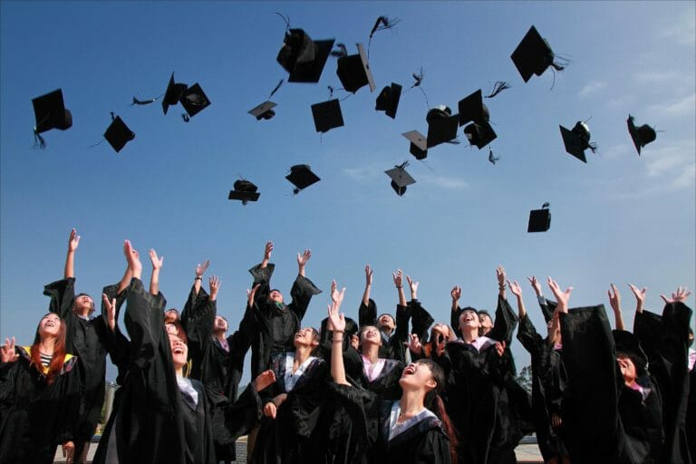 What happens at a graduation ceremony? - Graduate Coach