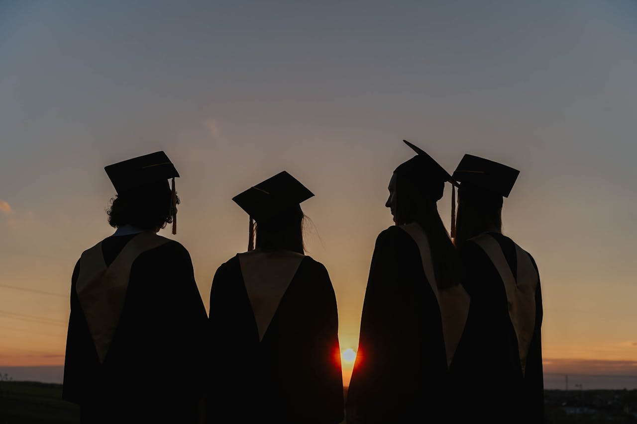 Graduand vs Graduate: What’s the difference? - Graduate Coach